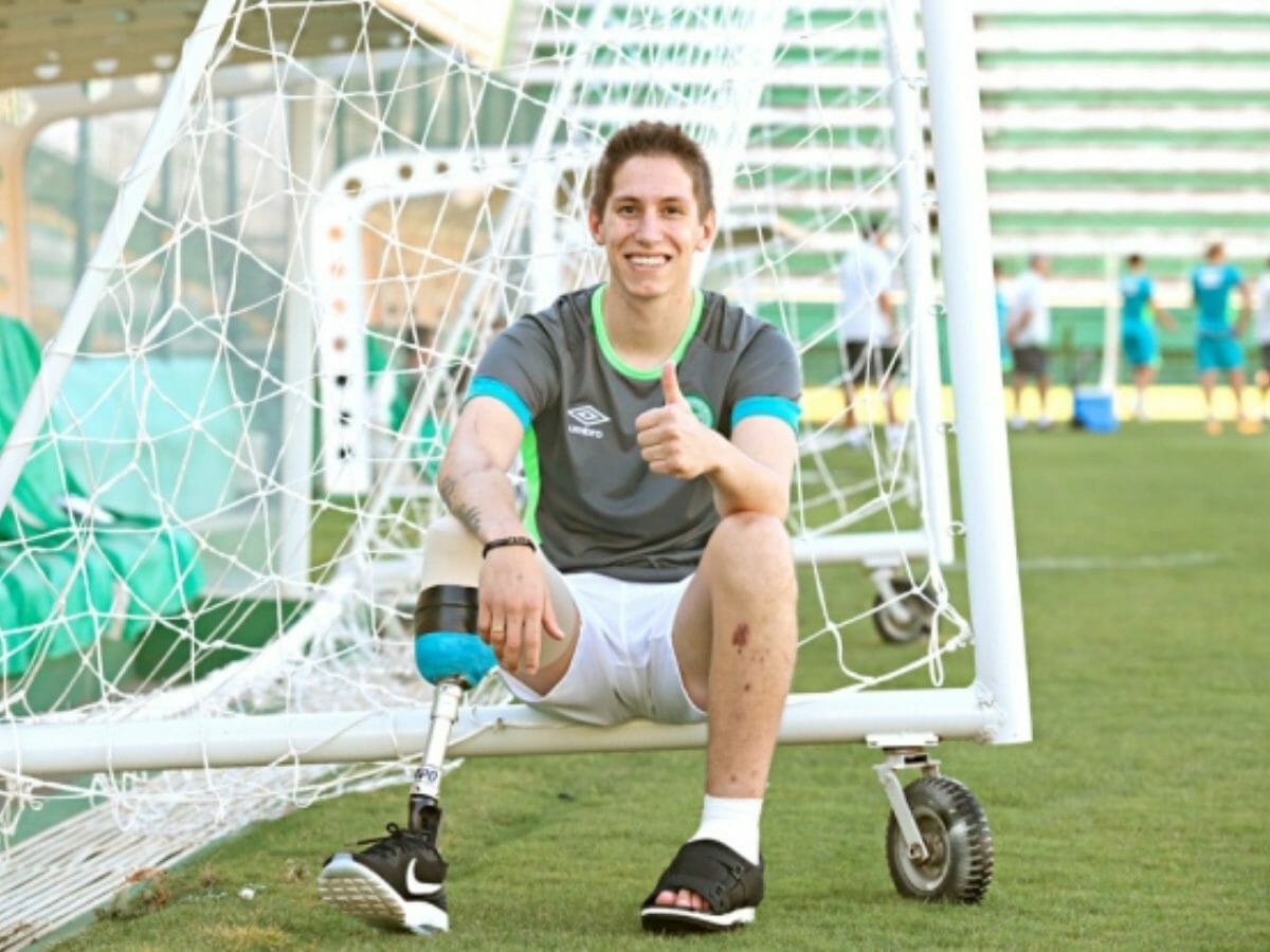 A nova vida do ex-goleiro da Chapecoense, cinco anos após a tragédia ...
