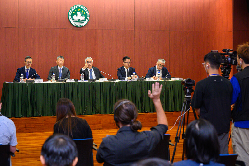 Wong Sio Chak diz que Polícia cumpriu a lei no caso da detenção das ...