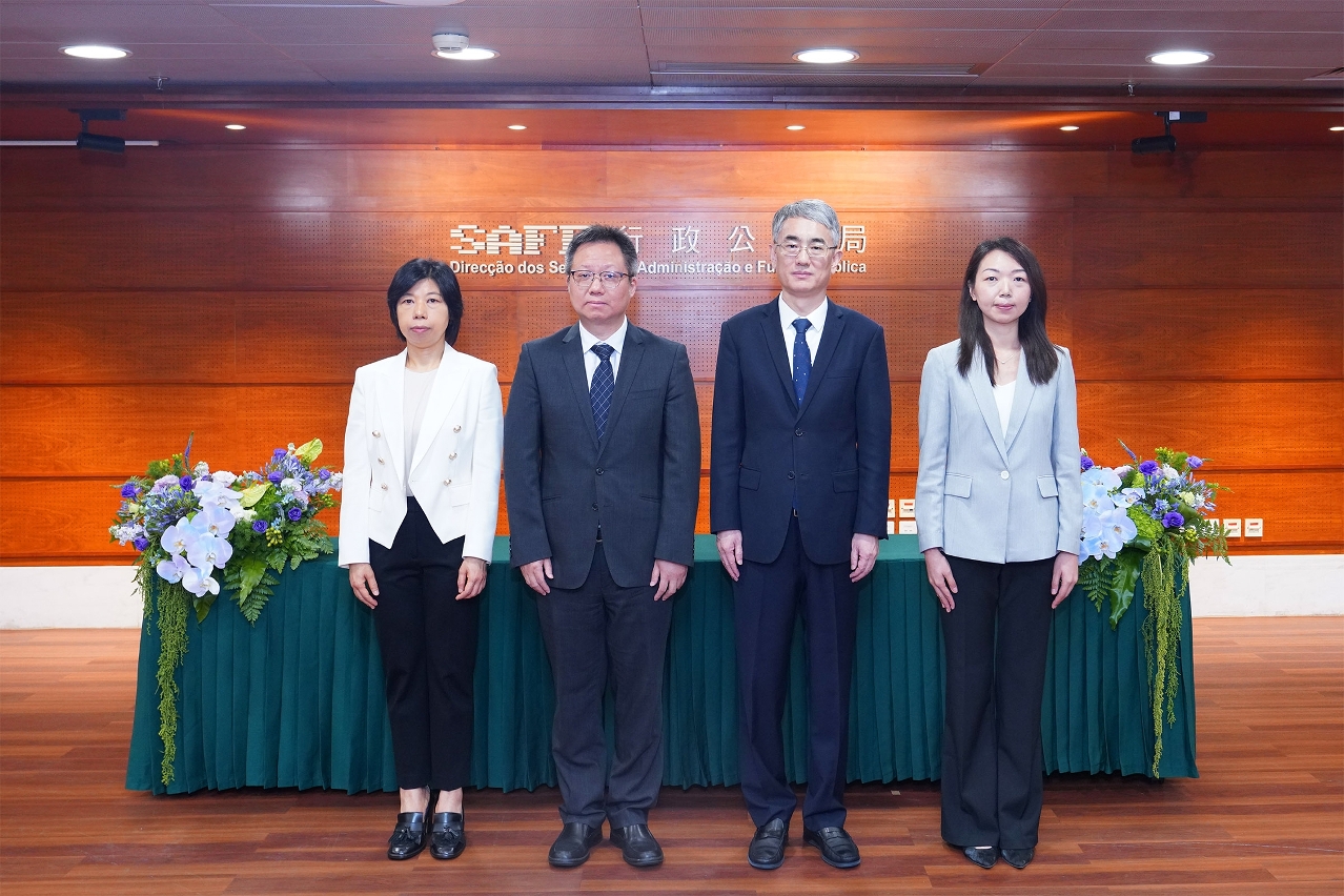 Leong Weng In e Chan Sok Cheng tomam posse como diretora e subdiretora ...