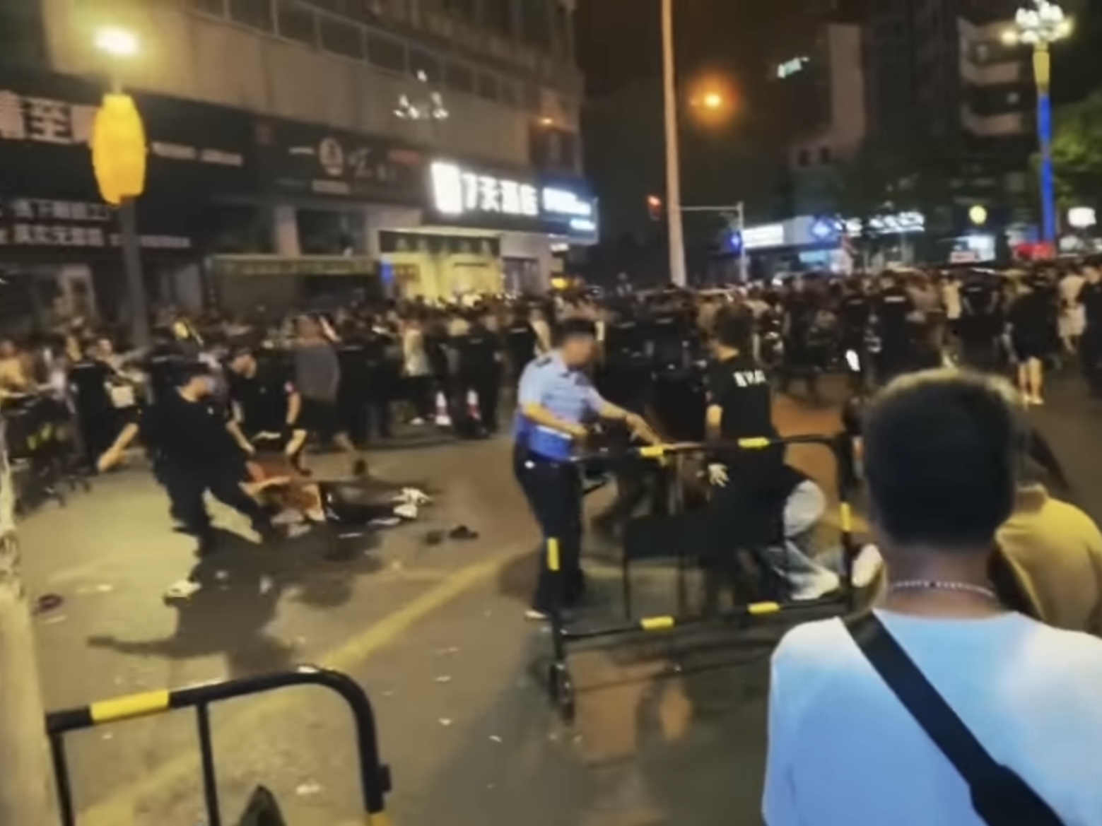 Police use force to disperse protest in Jiangyou after a teenage girl ...