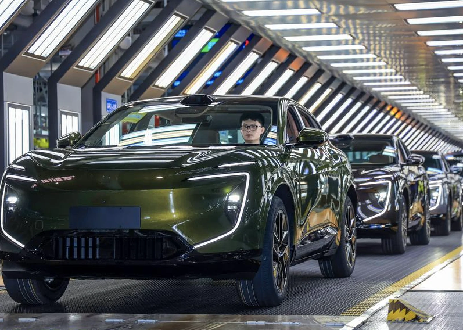 China establishes full industrial chain for key intelligent connected ...