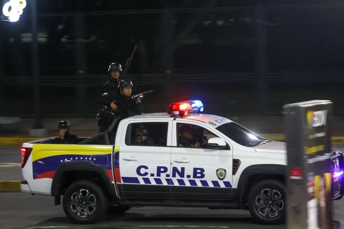 Imagens de Caracas: ruas desertas mas forte presença militar e policial ...