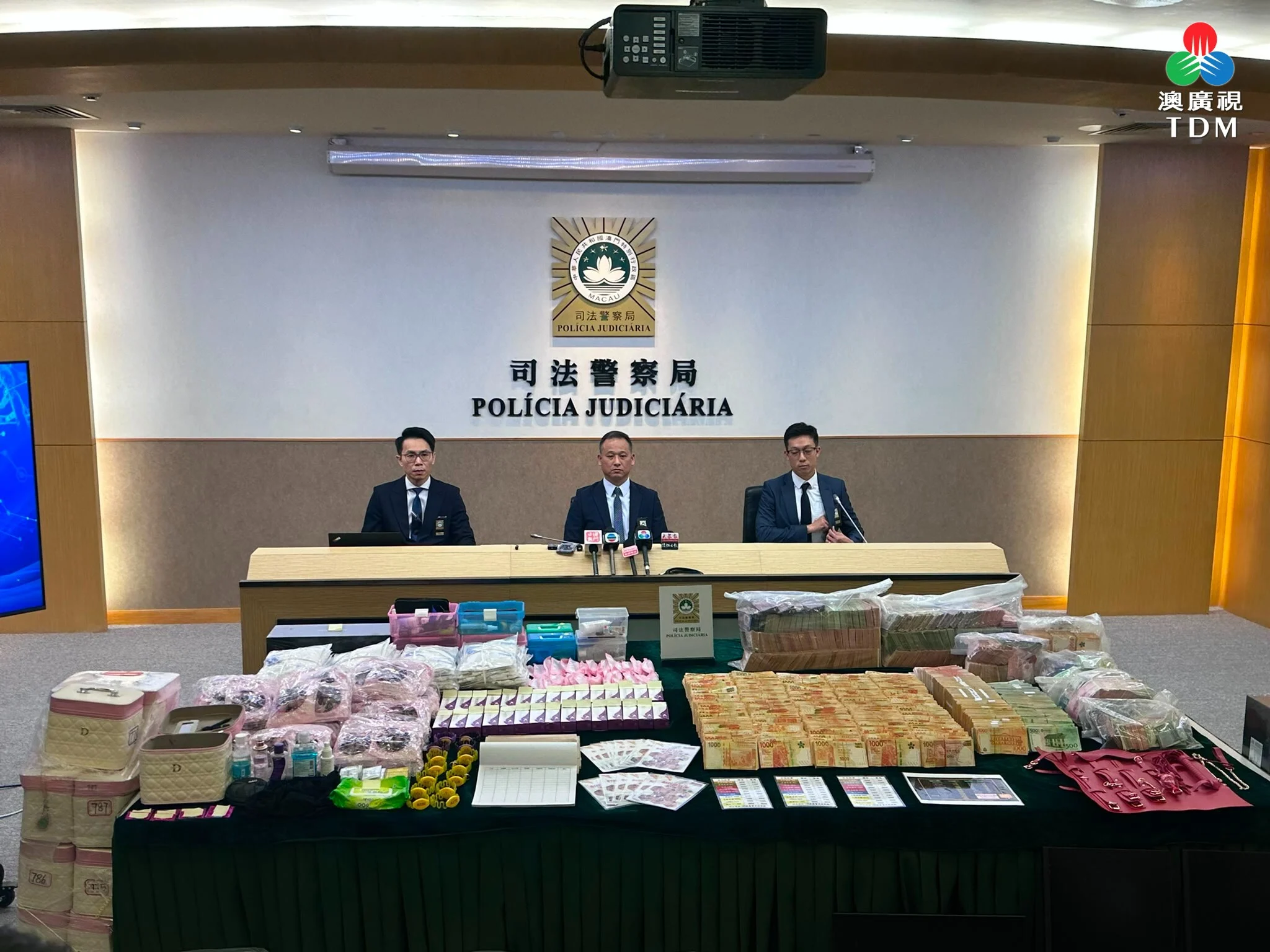 Prostituição em Macau: 12 arguidos ficam em prisão preventiva ...